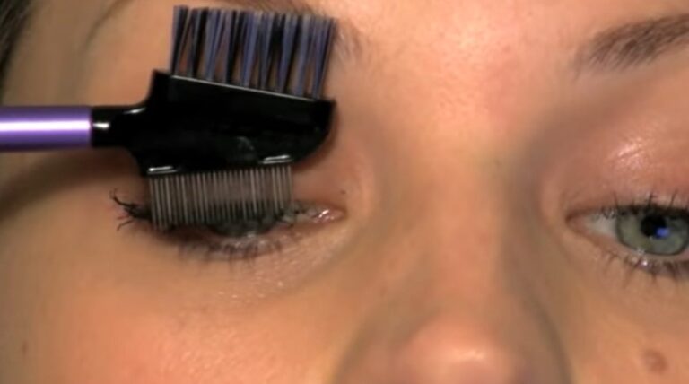 The Ultimate Guide To Use The Eyelash Brush
