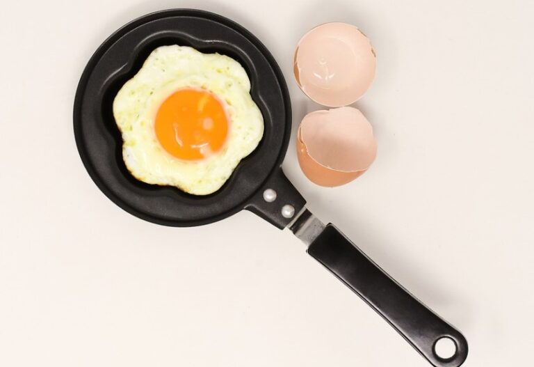 What Foods Make Your Eyelashes Grow